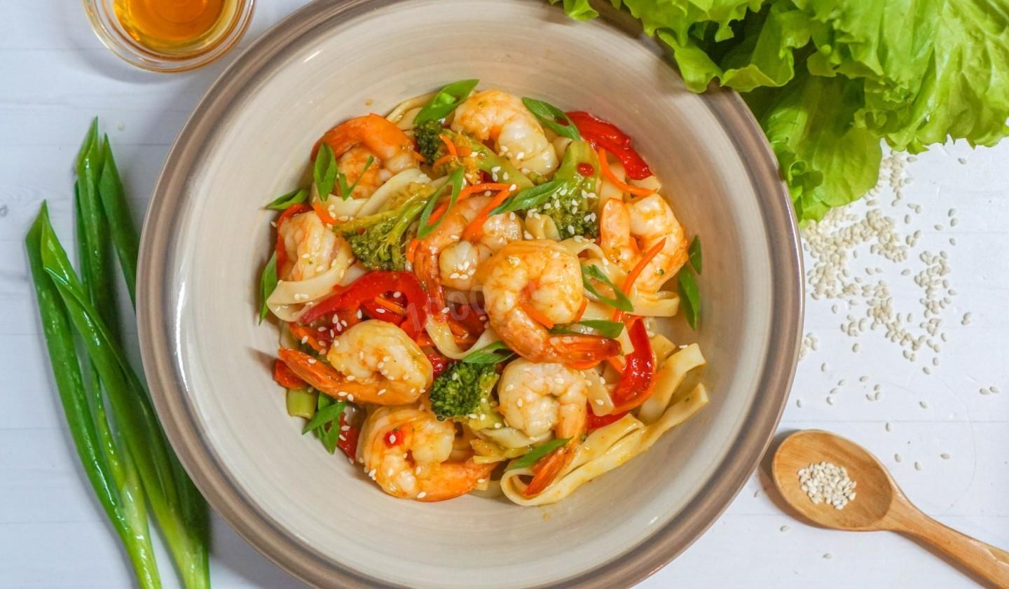 Удон с морепродуктами и овощами рецепт с фото пошагово - 1000.menu