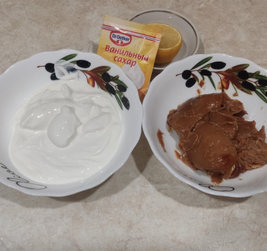Десерт из вареной сгущенки и сметаны рецепт с фото пошагово - 1000.menu
